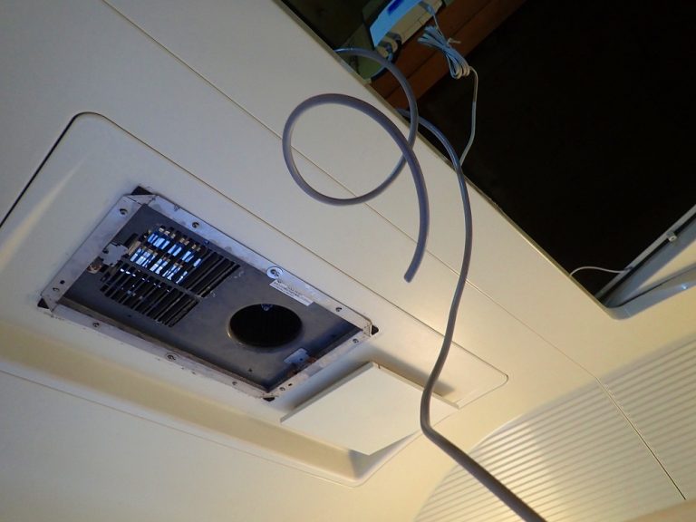 UH-2AとUF23Aの交換工事 – 千葉・埼玉・茨城-アンテナ工事・電気工事のプライムワーク